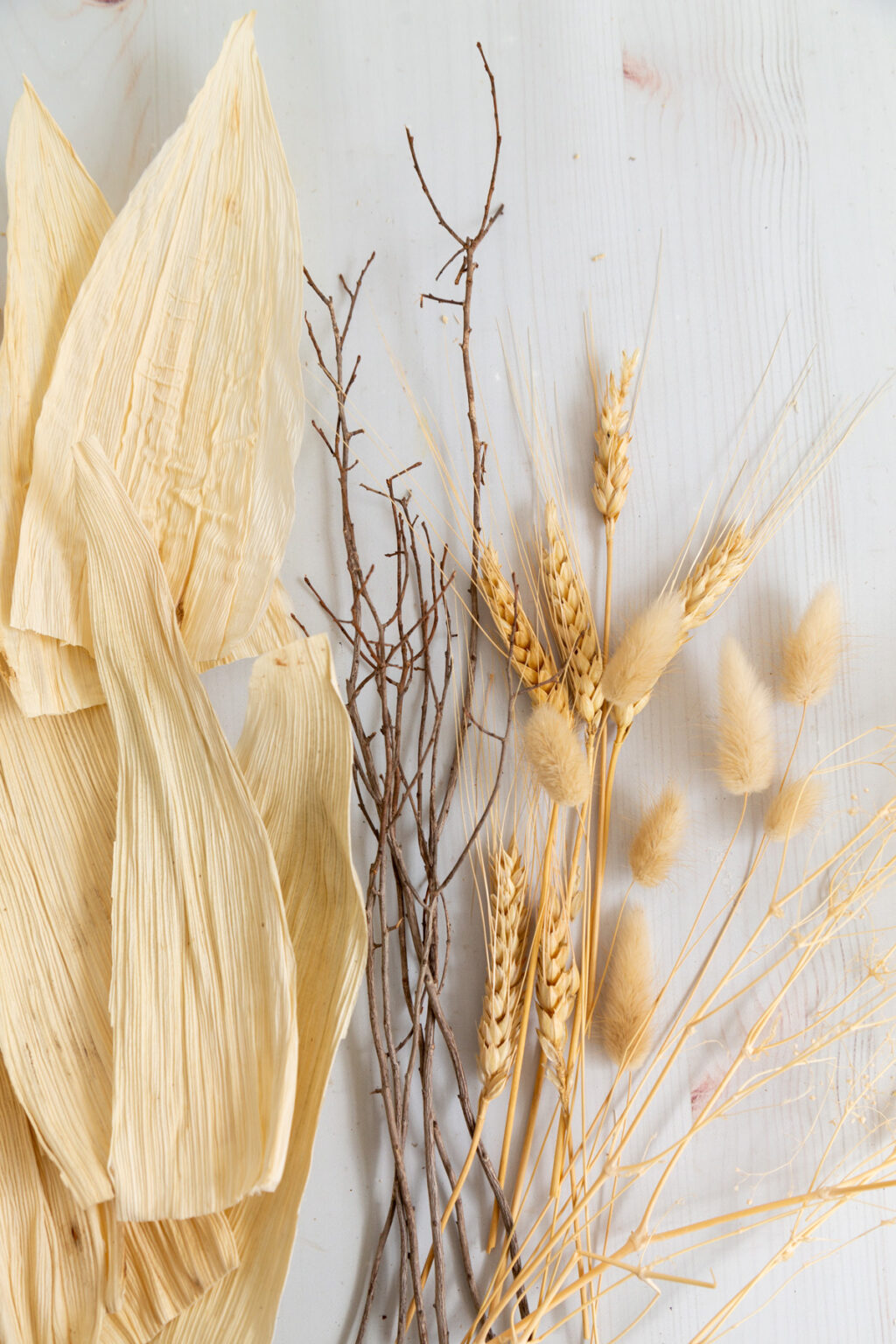 DIY Natural Corn Husk Wreath - Alice and Lois